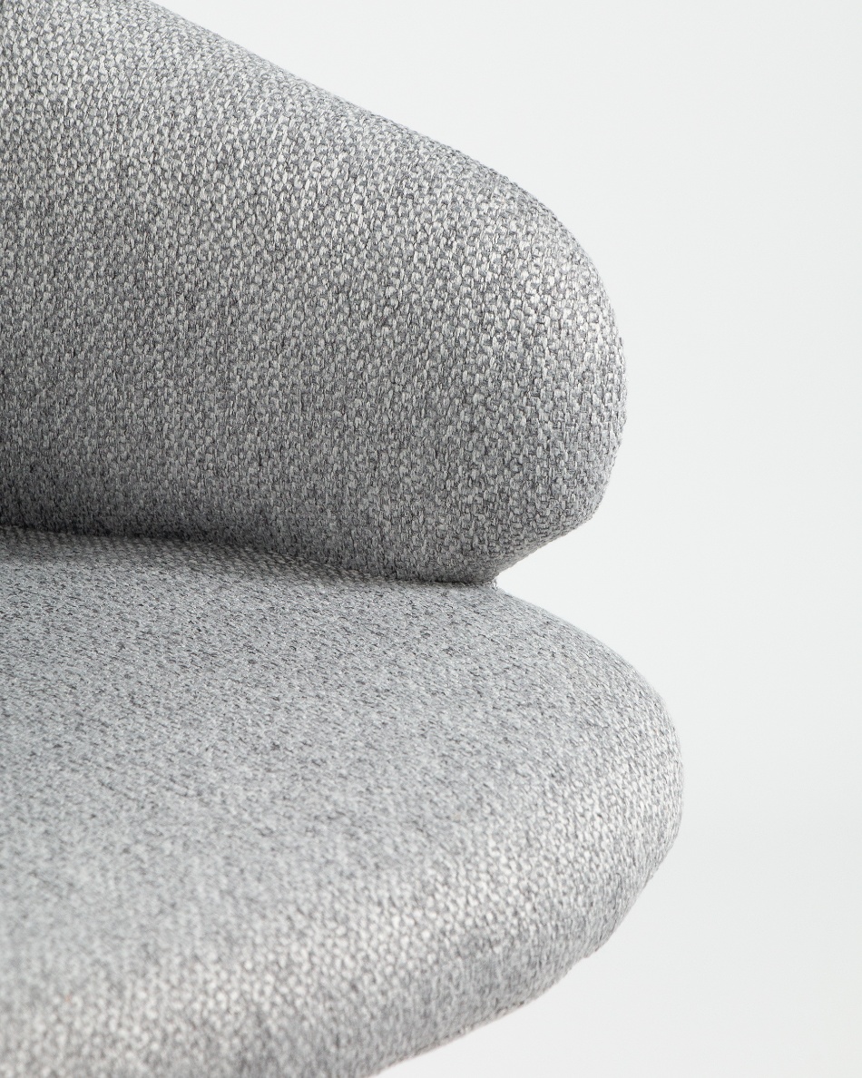 Silla Zurich con tapizado gris y patas metálicas blancas